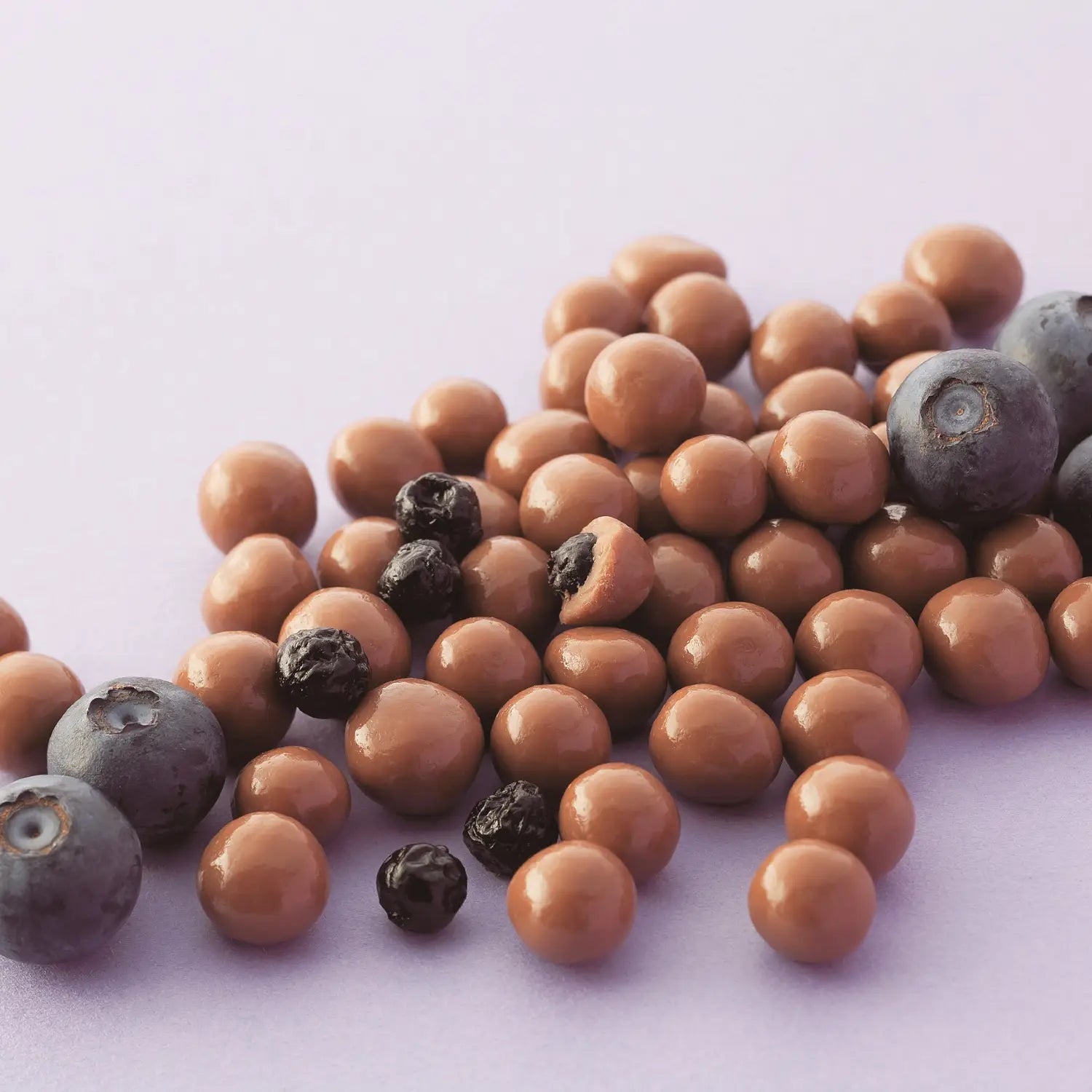 Blueberry Chocolate | Premium Fruit and Nut Chocolate Online | ROYCE ...